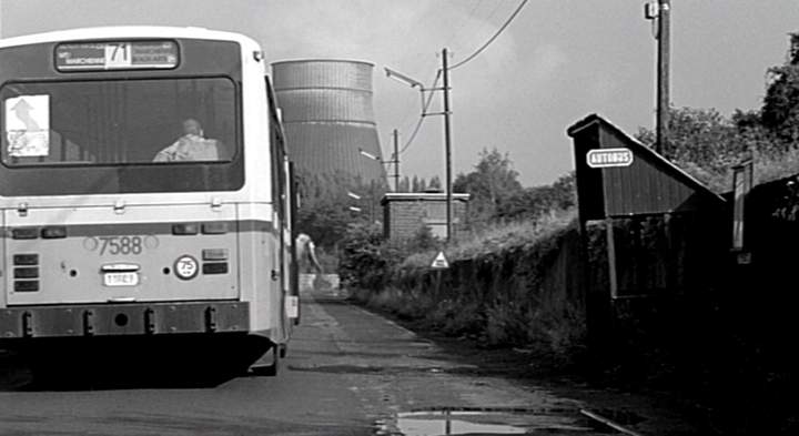 IMCDb.org: 1981 Van Hool A120 DAF [A120/31] in "Les convoyeurs ...