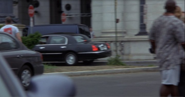 IMCDb.org: 1998 Lincoln Town Car in "Hannibal, 2001"