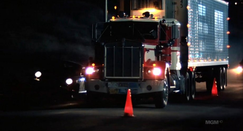 IMCDb.org: 1978 Kenworth W-900 A in "Breathless, 1983"