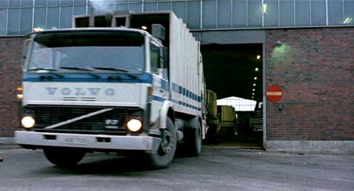 IMCDb.org: 1984 Volvo F7 turbo in "Varjoja paratiisissa, 1986"