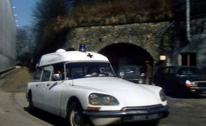 IMCDb.org: 1972 Citroën DS 20 Ambulance Normalisée Currus in "Bête ...