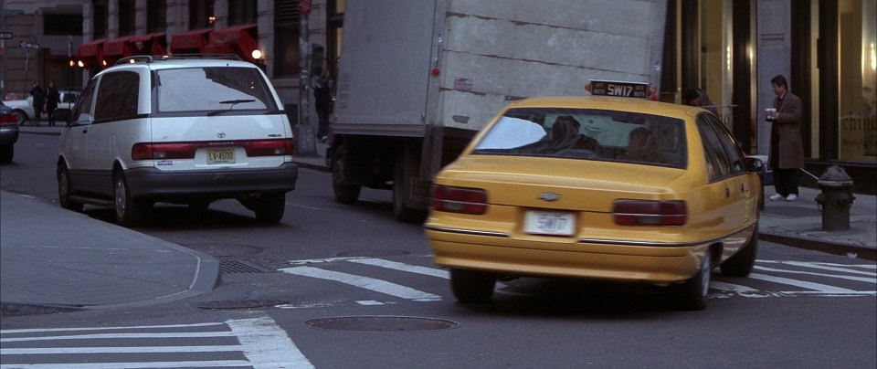 IMCDb.org: 1991 Toyota Previa [TCR10] in "The Thomas Crown Affair, 1999"