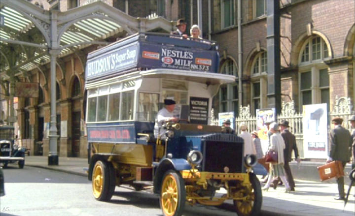 IMCDb.org: 1915 Locomobile 45 hp LGOC in "One of Our Dinosaurs Is ...