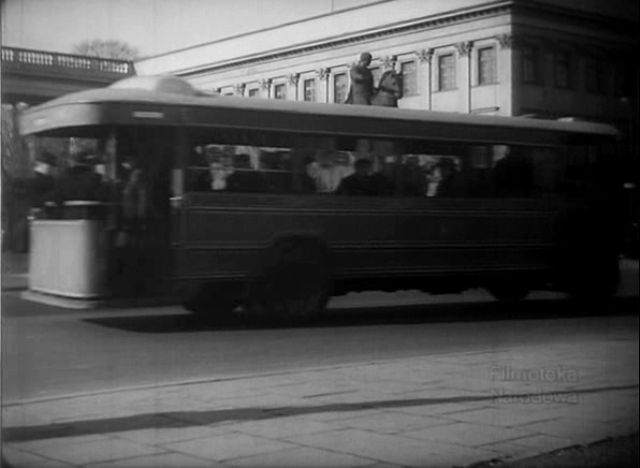 IMCDb.org: 1928 Somua in "Dorozkarz nr. 13, 1937"