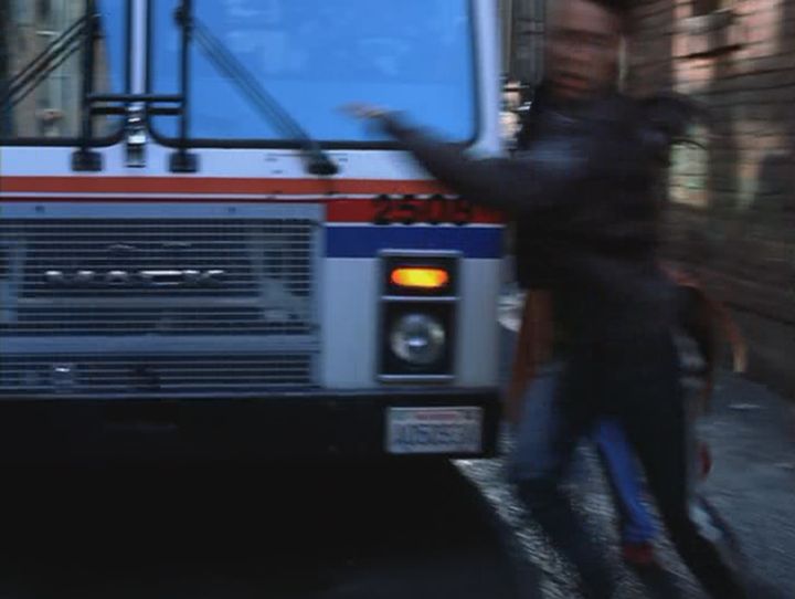 IMCDb.org: 1994 Mack LE in "Highway, 2002"