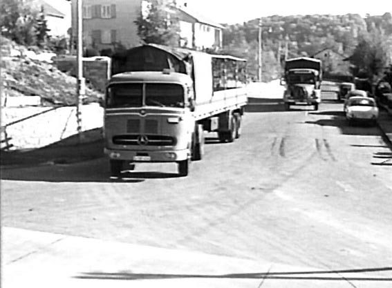 IMCDb.org: 1961 Mercedes-Benz LPS 334 [LP54] in "Fernfahrer, 1963-1967"