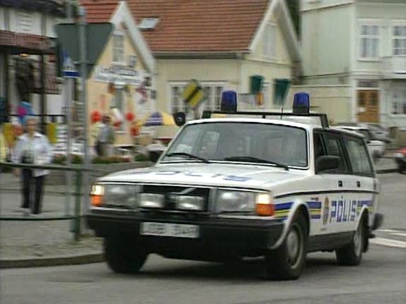 IMCDb.org: 1986 Volvo 240 DL Polis [245] in "Polisen och domarmordet, 1993"