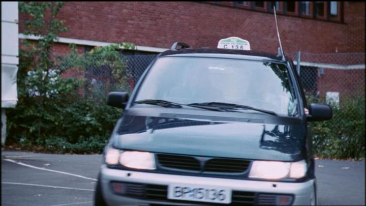 IMCDb.org: 1997 Mitsubishi Space Wagon 2.0 GLXi [N33W] in "Olsenbandens ...