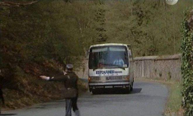 IMCDb.org: 1977 Kässbohrer Setra S 215 H in "Les diplômés du dernier rang, 1982"