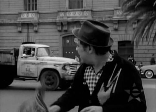 IMCDb.org: 1958 Dodge C-Series in "El ángel y yo, 1966"