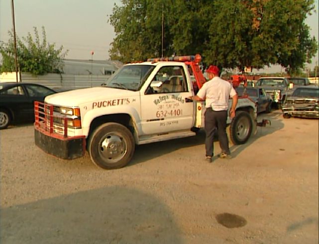 IMCDb.org: 1995 Chevrolet C-3500HD [GMT455] in "Penn & Teller: Bullshit ...