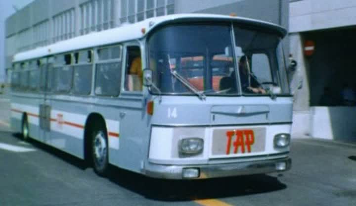 IMCDb.org: 1965 Neoplan NH 11 TR in "Un verano para matar, 1972"