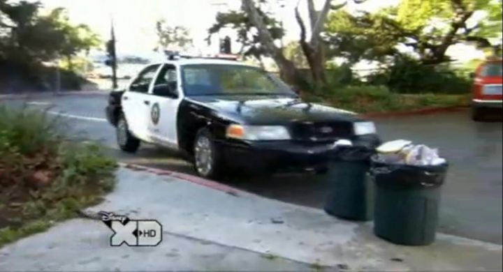 IMCDb.org: 1999 Ford Crown Victoria Police Interceptor [P71] in "Zeke ...