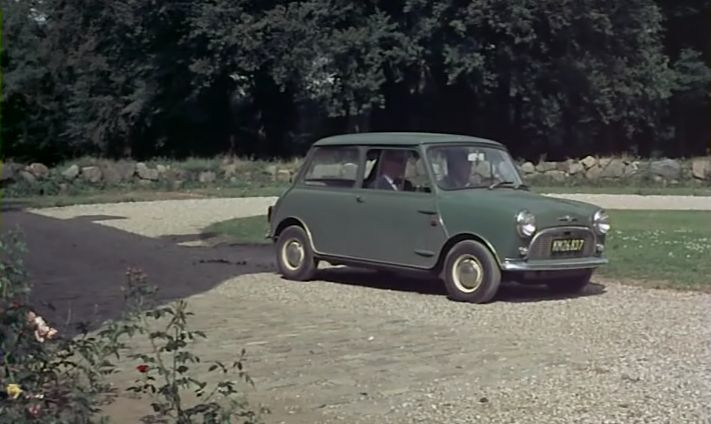 IMCDb.org: 1962 Morris Mascot MkI [ADO15] in "De 5 og spionerne, 1969"