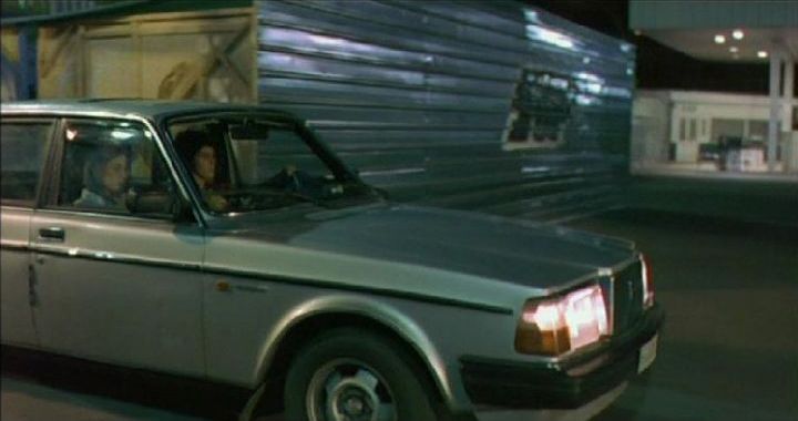 IMCDb.org: 1983 Volvo 240 GLE [244] in "Benzina, 2001"