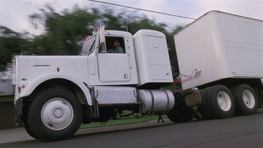 IMCDb.org: 1972 Kenworth W-900 A in "Moving, 1988"