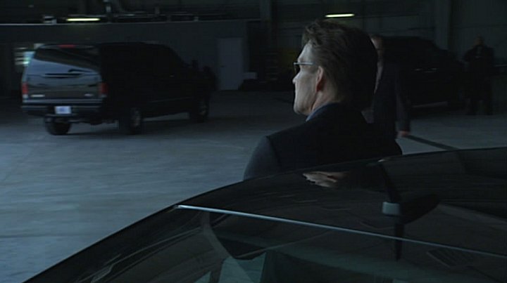 IMCDb.org: 2000 Ford Excursion [UW137] in "The Beast, 2009"