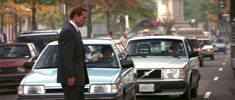 IMCDb.org: 1986 Volvo 240 [244] in "True Lies, 1994"