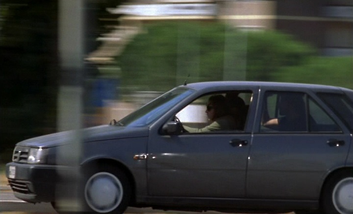 IMCDb.org: 1988 Fiat Tipo 1.9 T.ds Digit [160] in "Distretto di polizia ...