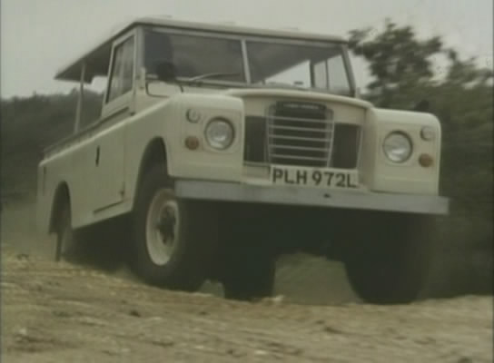 IMCDb.org: 1973 Land-Rover 109'' Series III in "The Beast Must Die, 1974"