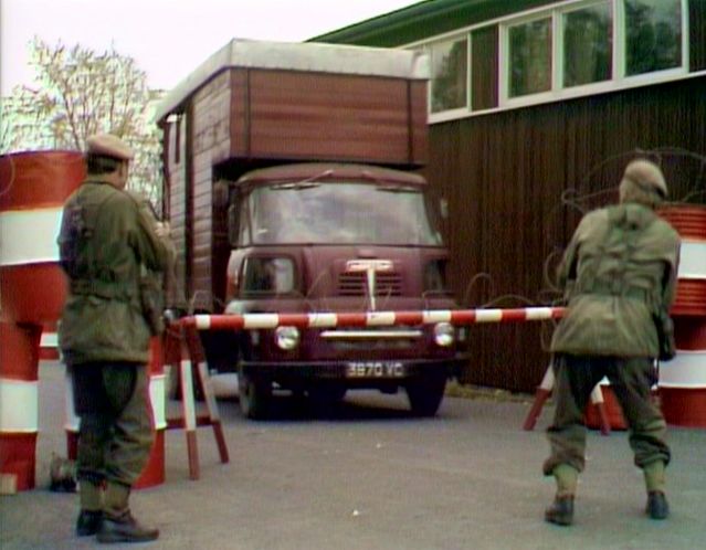 IMCDb.org: 1962 Austin T200 [FG] in "Doctor Who, 1963-1989"