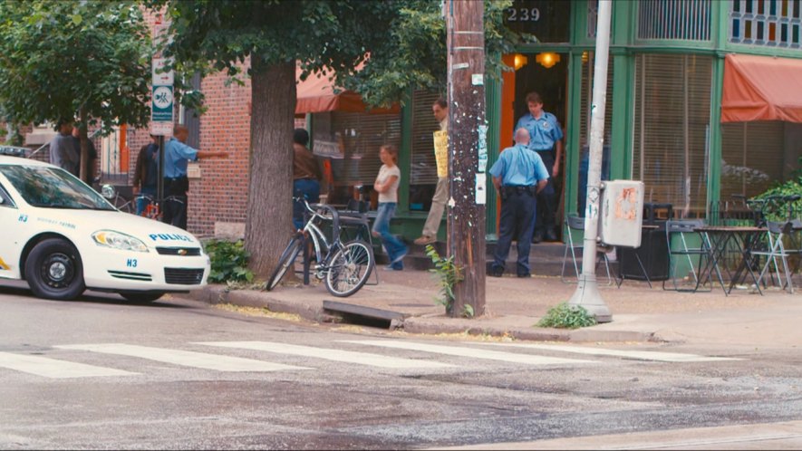 IMCDb.org: 2009 Chevrolet Impala 9C1 [GMX211] in "Café, 2011"