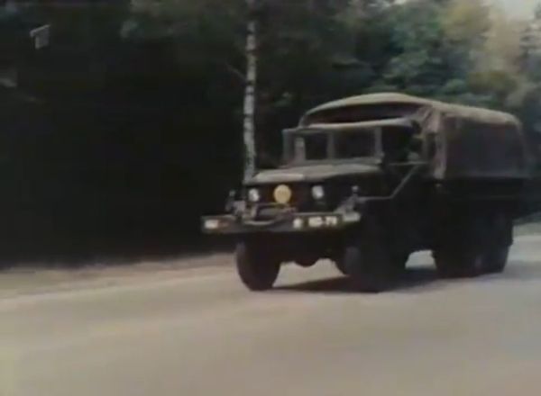 IMCDb.org: Reo M-35 [G742] in "Tatort - Transit ins Jenseits, 1976"