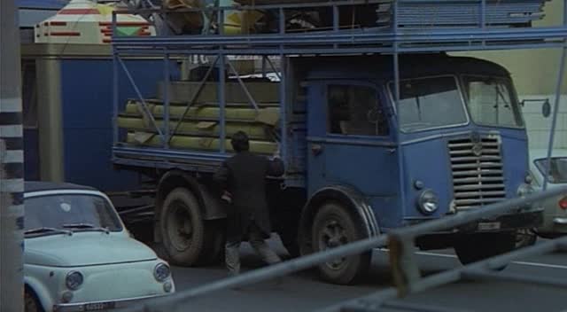 IMCDb.org: Fiat 642 N in "Scusi, ma lei le paga le tasse?, 1971"