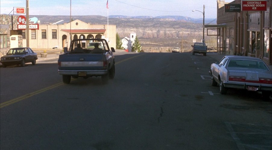 IMCDb.org: 1977 Ford Thunderbird in "Midnight Run, 1988"