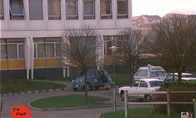 IMCDb.org: 1975 Peugeot 504 in "La smala, 1984"