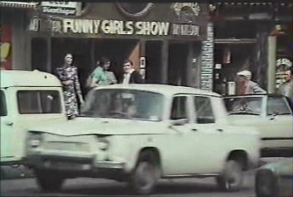 IMCDb.org: 1967 Renault 8 in "Draguse ou le manoir infernal, 1975"