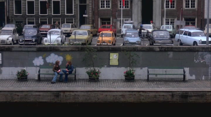 IMCDb.org: 1969 Volvo 144 in "Måske ku' vi, 1977"