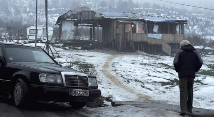 IMCDb.org: Mercedes-Benz [W124] in "Cigán, 2011"
