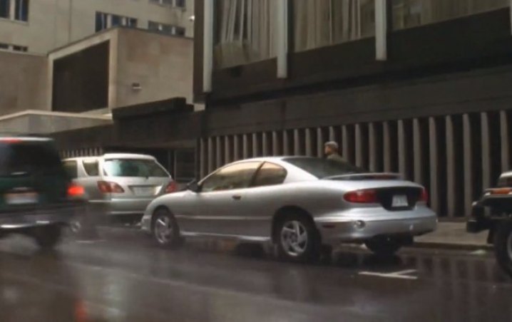 IMCDb.org: 2000 Pontiac Sunfire Coupé SE [GM-J] in "Xchange, 2000"