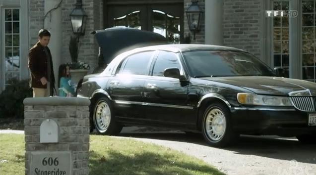 IMCDb.org: 1998 Lincoln Town Car in "Final Recourse, 2013"