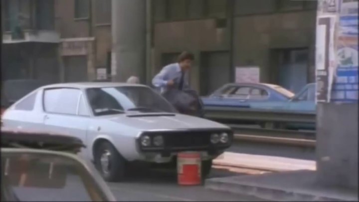 IMCDb.org: 1972 Renault 177 TL Série 1 [R1312] in "Travolto dagli ...