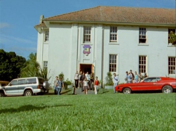 IMCDb.org: 1993 Mitsubishi Pajero [V40] in "Power Rangers Dino Thunder ...