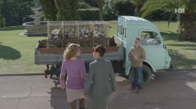 IMCDb.org: 1959 Renault 2,5T Galion [R2167] in "Les toqués, 2009-2011"