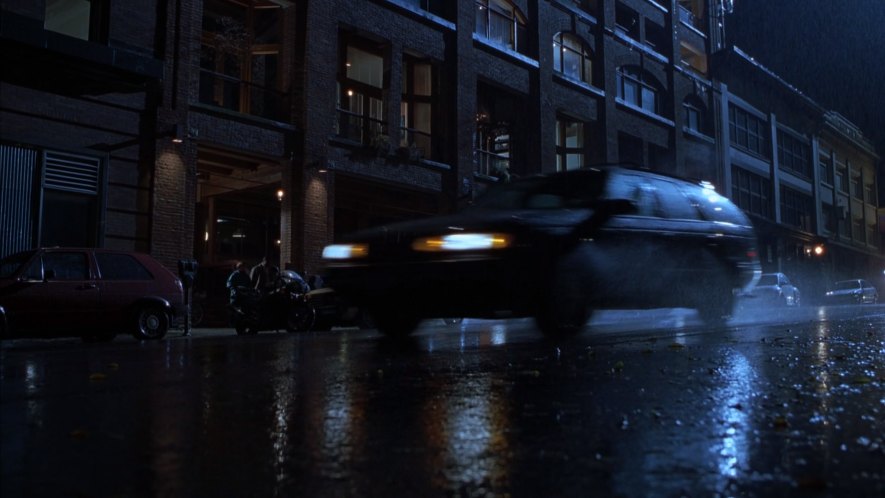 IMCDb.org: 1992 Ford Taurus Wagon [DN5] in "Final Destination 2, 2003"