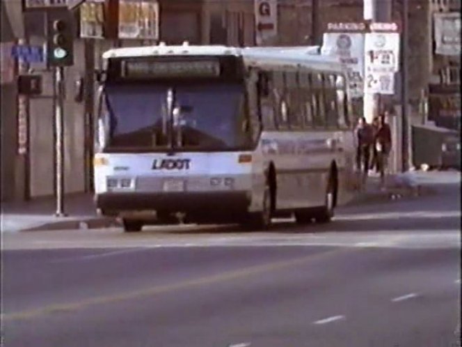 IMCDb.org: 1992 Stewart & Stevenson Apollo T-40 Detroit Diesel [O371 ...