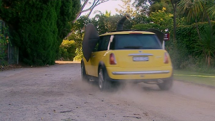 IMCDb.org: 2002 MINI Cooper [R50] in "Skithouse, 2003-2004"