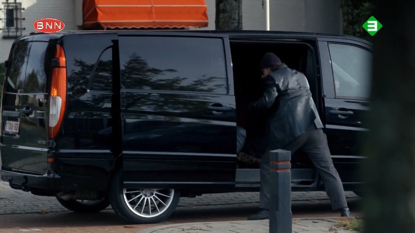 IMCDb.org: Mercedes-Benz Viano [W639] in "Smeris (Force), 2014-2020"