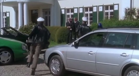 IMCDb.org: 2001 Ford Mondeo Turnier MkIII [CD132] in "Küstenwache (Coast Guard), 1997-2014"