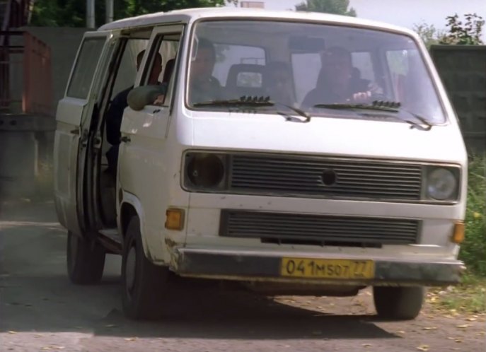 IMCDb.org: 1985 Volkswagen Transporter T3 [Typ 2] in "День полнолуния (Day of the Full Moon), 1998"