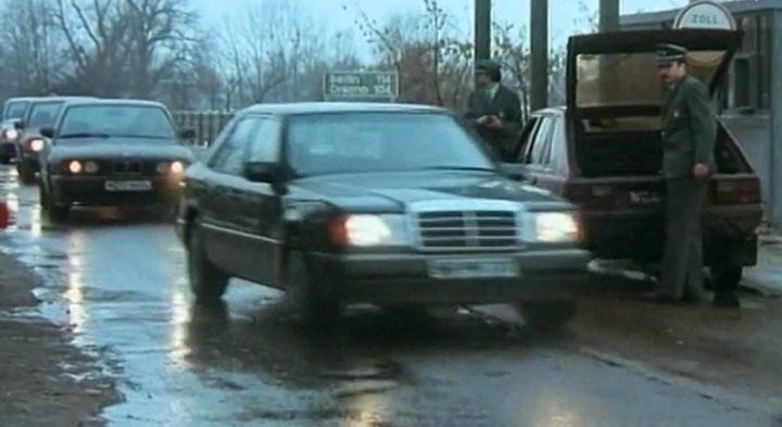 IMCDb.org: 1990 Mercedes-Benz [W124] in "Polski Crash, 1993"