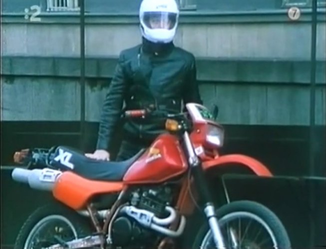 IMCDb.org: Honda XLR 250 in "Kleptomanka, 1989"