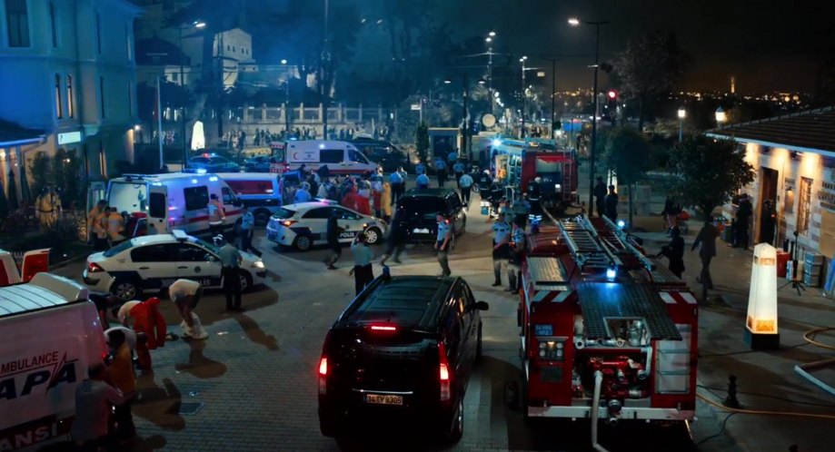 IMCDb.org: 2004 Renault Mégane 2 [X84] in "Inferno, 2016"