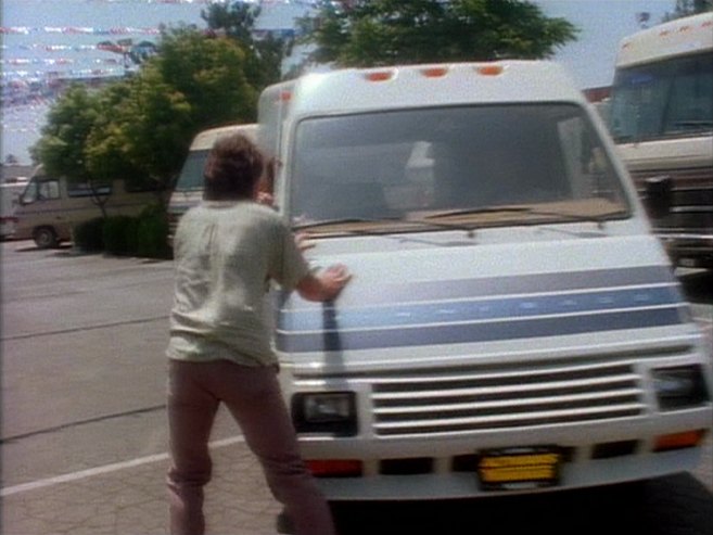 IMCDb.org: 1988 Winnebago LeSharo in "Alien Nation, 1989-1990"